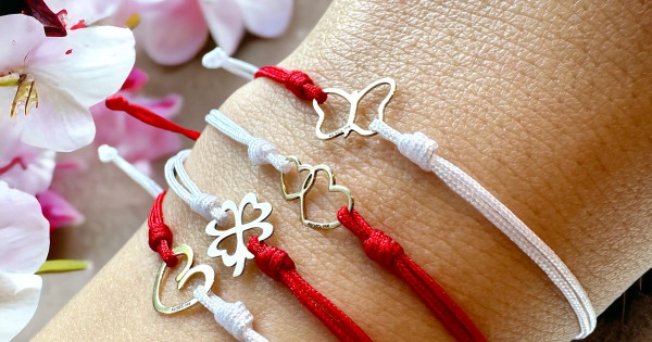 Martisorul - O Tradiție Înnoită: Brățări Martisor cu figurine de Aur ...